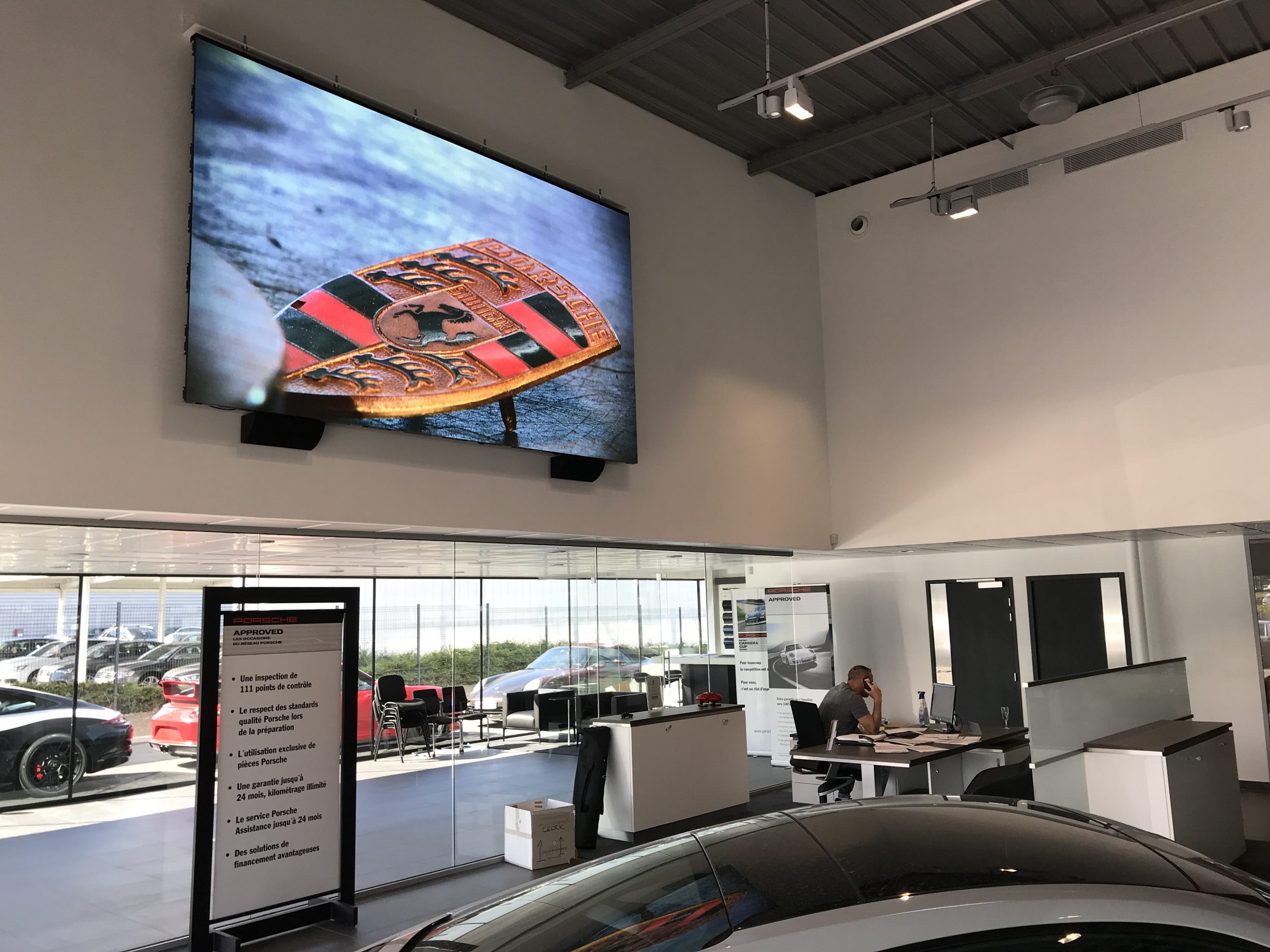 Mur LED - Ecran géant intérieur - Mur vidéo LED étude et prix