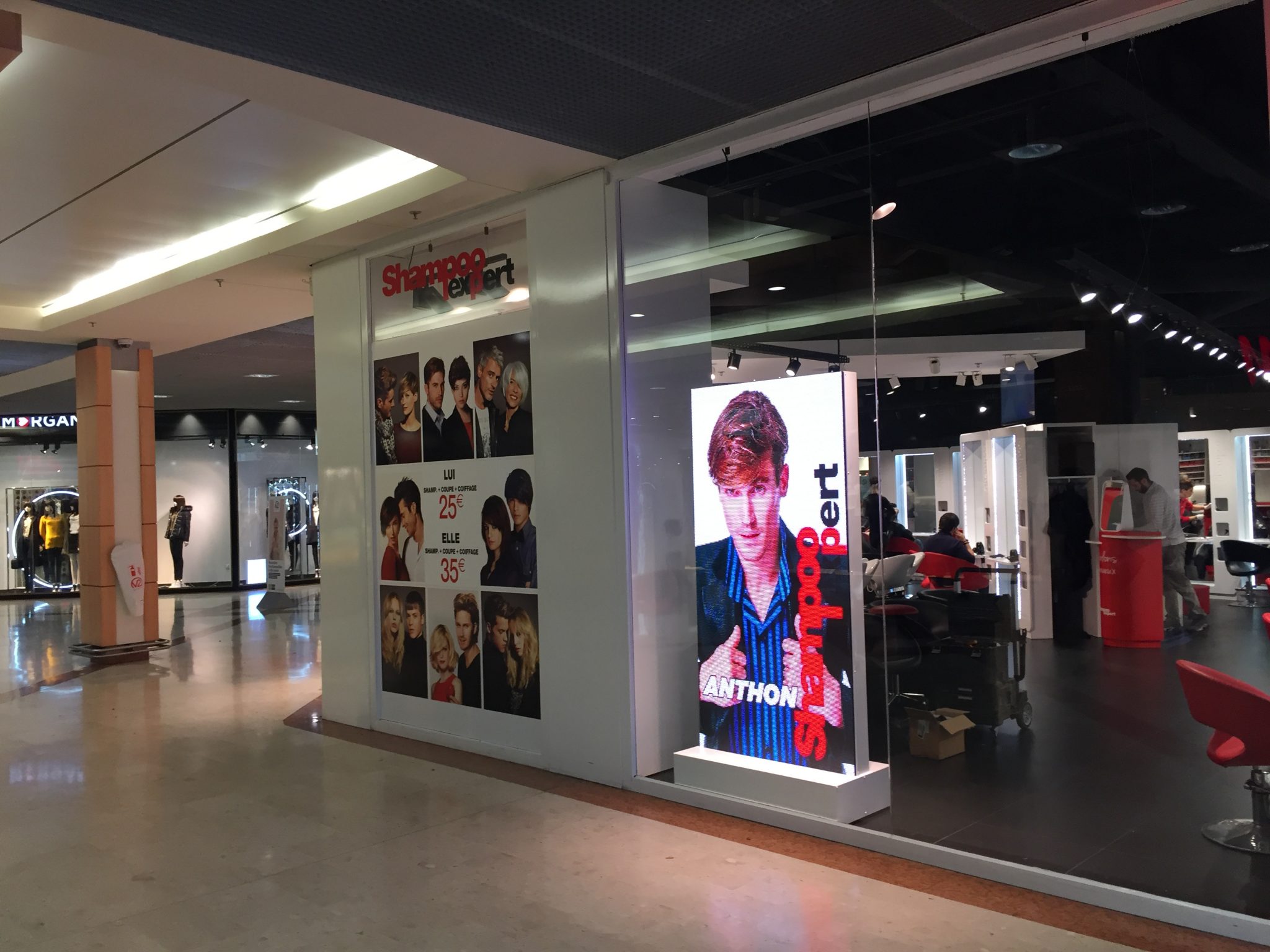 Ecran LED vitrine - Panneau publicitaire sur mesure - Haute luminosité